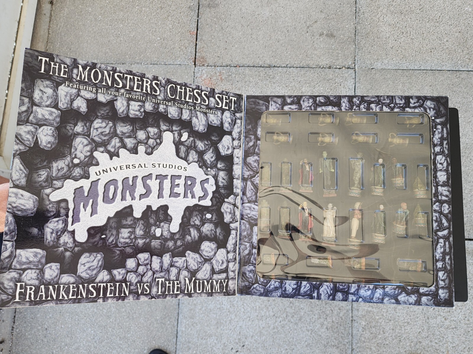 UNIVERSAL MONSTERS CHESS SET NIB, NEVER OPENED SPENCERS | eBay