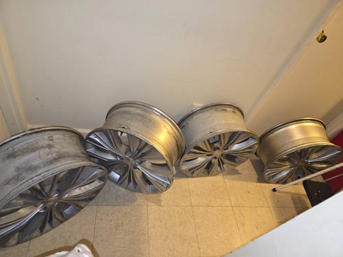 2015 Chevy Impala wheels rims 20× 4 available. 1 rim needs to be ...