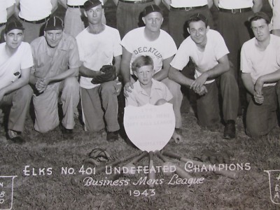 1943 DECATUR ILLINOIS BUSINESS LEAGUE SOFTBALL CHAMPION PHOTO ELKS 401 ...