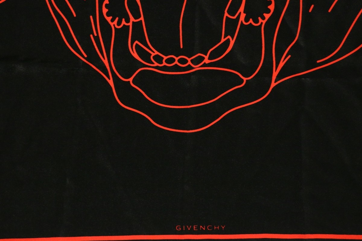 Givenchy Hond Behang