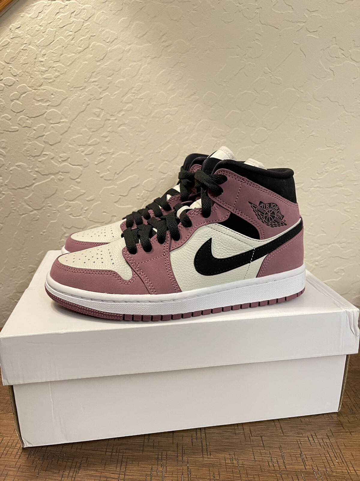 Nike Air Jordan 1 Mid SE Sneakers Berry Pink Mulberry Womens DC7267-500 ...