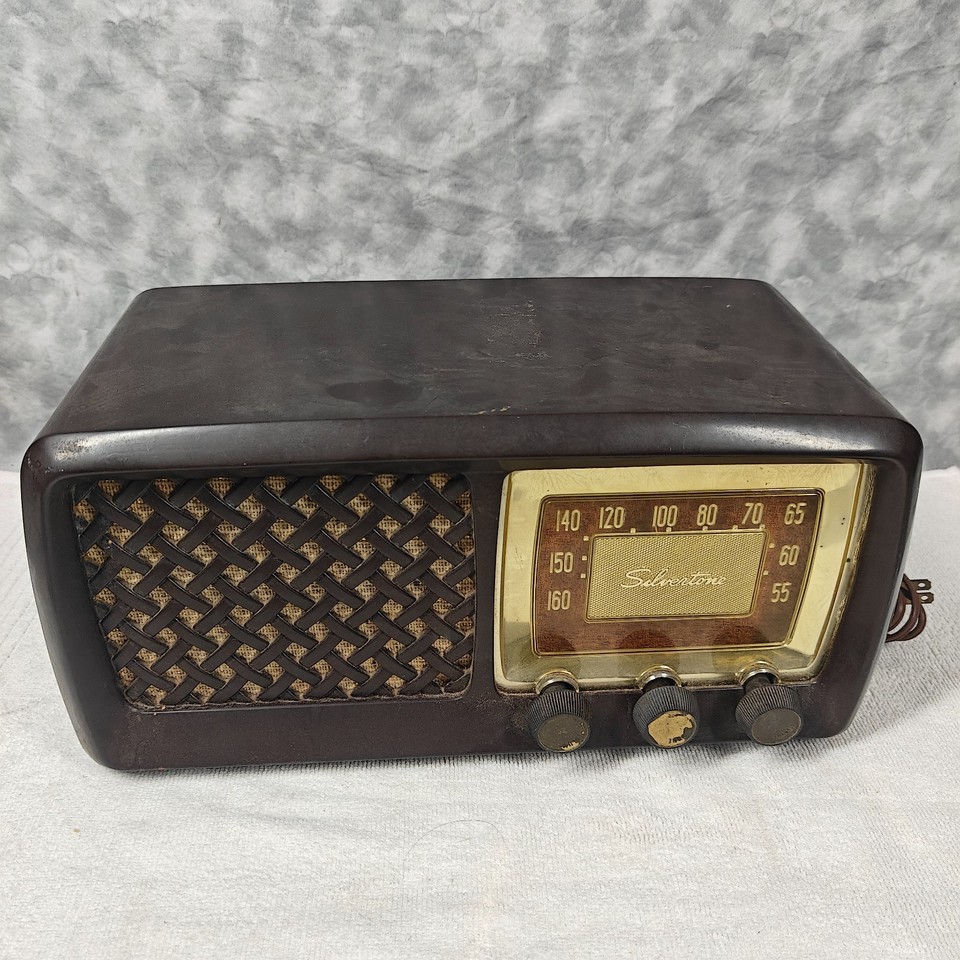 Vintage Silvertone AM Tube Radio with Brown Bakelite Cabinet - Fuzzy ...