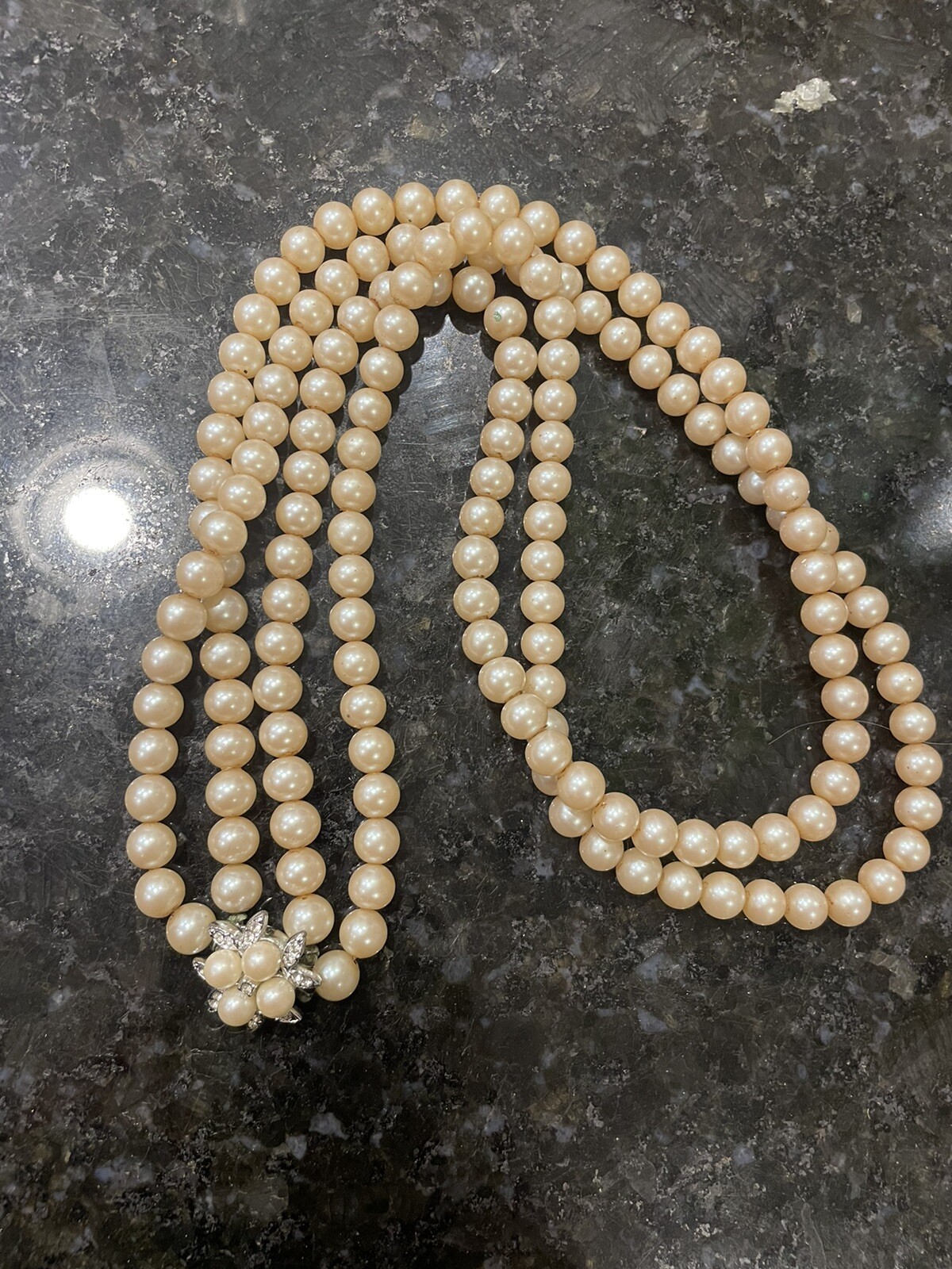 DOUBLE STRAND OF FAUX PEARLS VTG 1950’s PEARLS ON CLA… - Gem