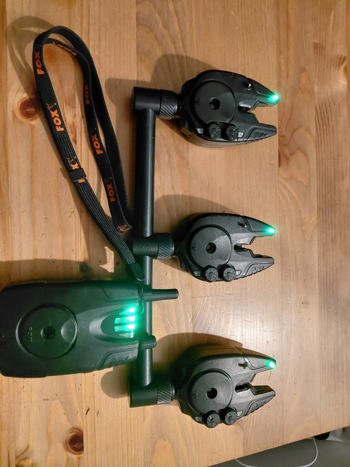 Fox MX 3 Rod Bite Alarms + Receiver Presentation Set + Fox QR Buzz Bars ...