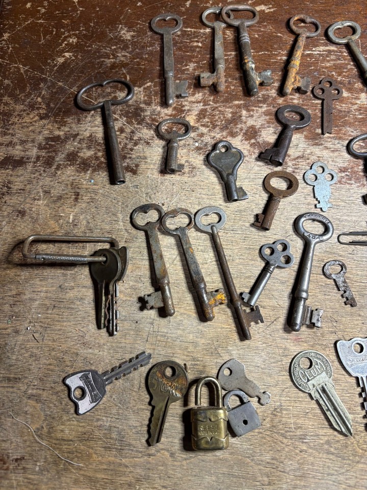 Lot of over 40 Antique & Vintage Skeleton Keys Hollow Barrel Locks ...
