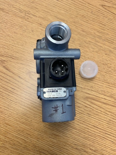 Meritor WABCO ABS Air Valve Pkg 472 195 094 0. Some Thread Damage for ...