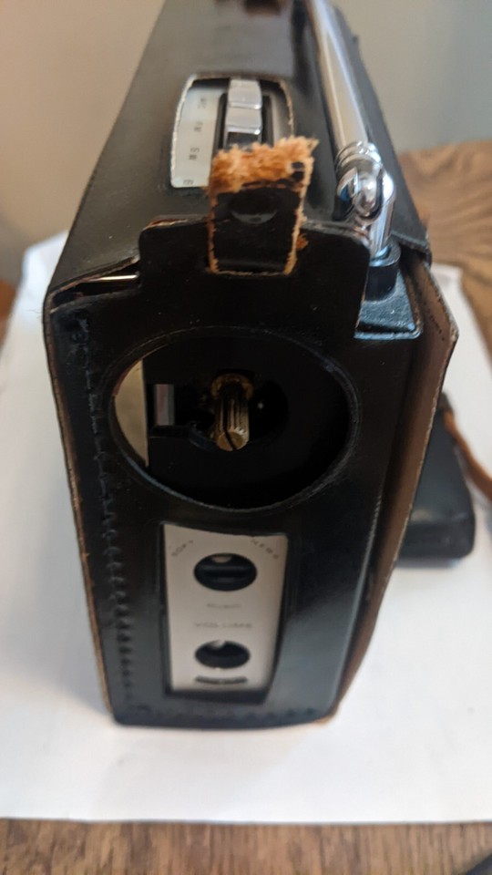 Vintage SANYO Cadnica 13F-B60 Tri-Band FM/SW/BC 13-Transister Radio ...