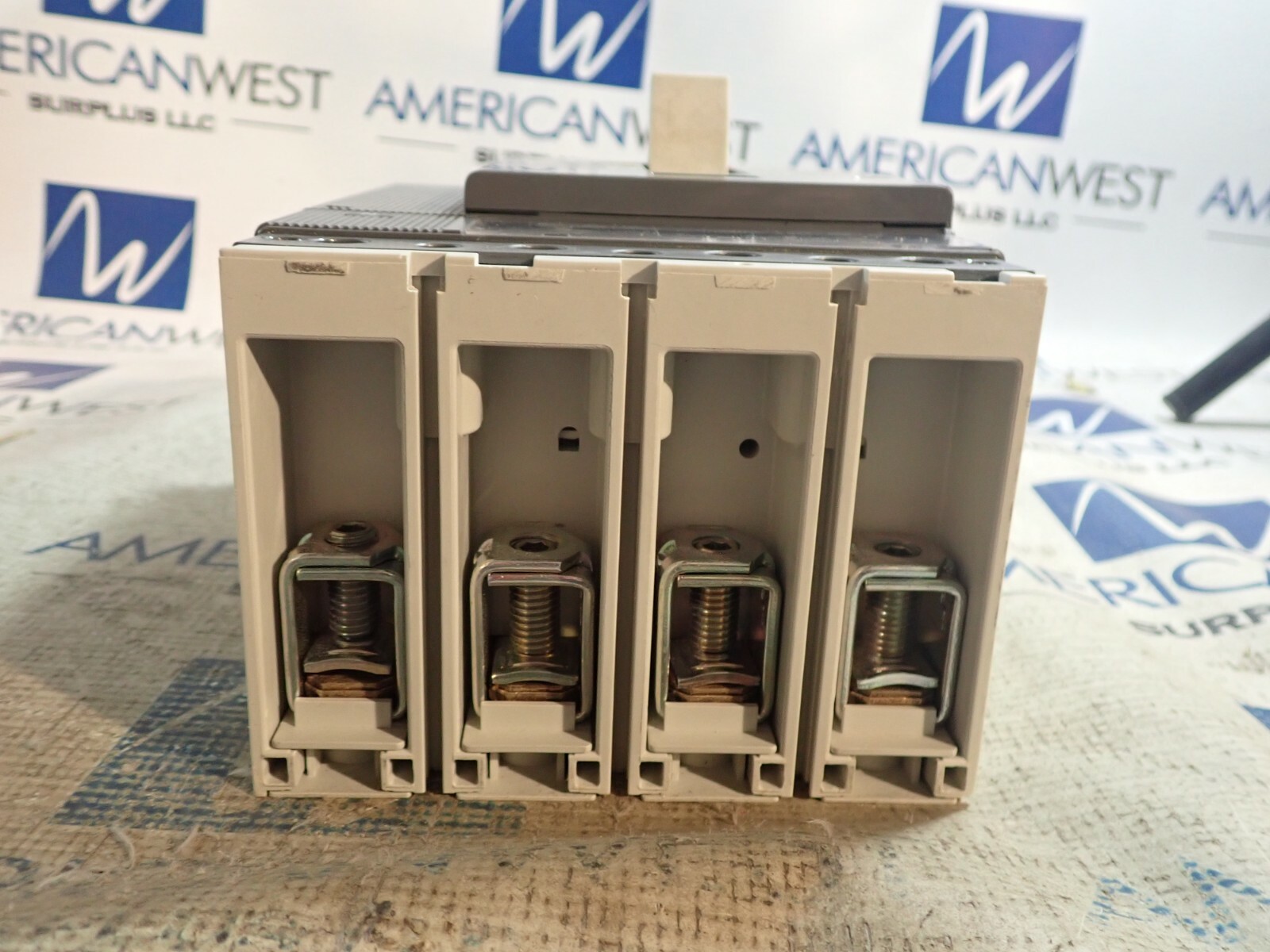 New ABB SACE Tmax T4 V 250 4 pole 200 amp Circuit Breaker 1SDA054503R1 ...
