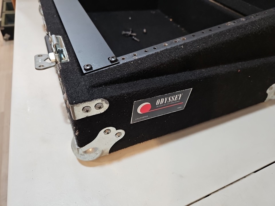 Odyssey Carpeted Case for CDJ DJ CD Player Mixer Rack Mount 22"×17"×5 ...