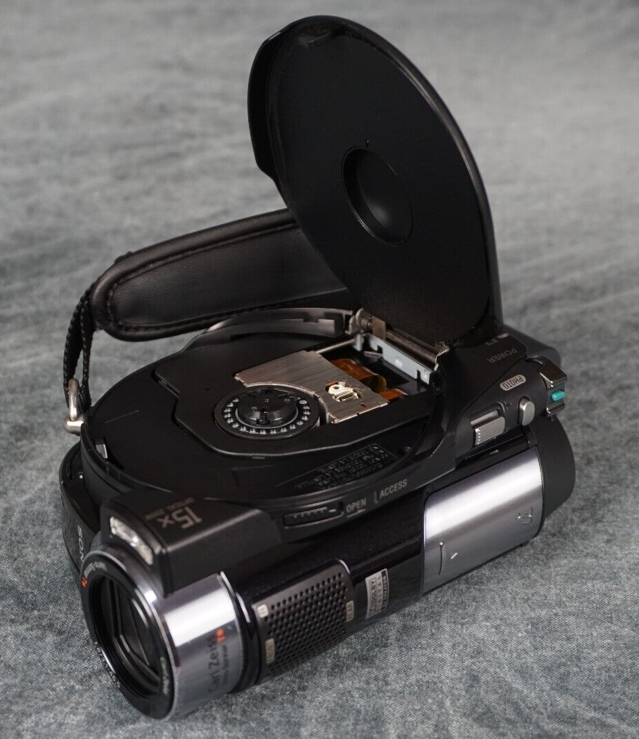 Sony Handycam HDR-UX20 Full HD 1080i AVCHD Hybrid Plus DVD Camcorder ...