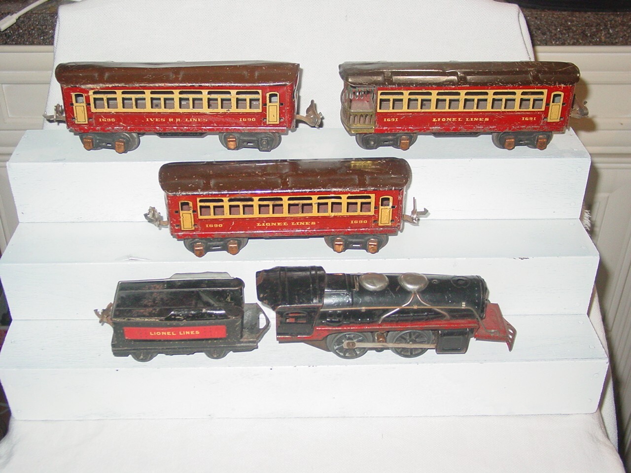 Lionel Jr. Passenger Train Set with (1) #1690 (1) 1691 Lionel (1 ...
