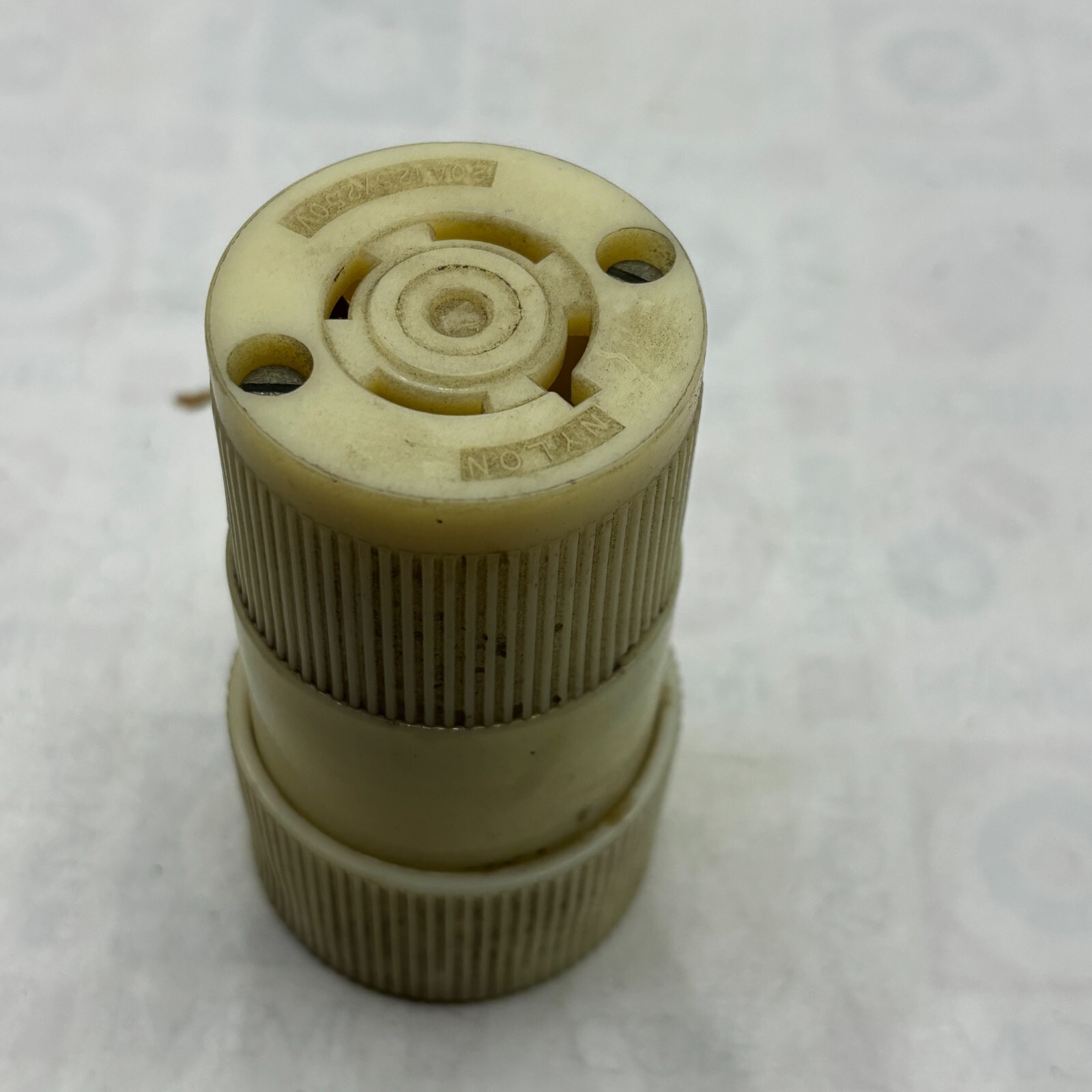 BRYANT 71420-NC White Locking Nylon Connector Body 3 Pole 4 Wire 20A ...