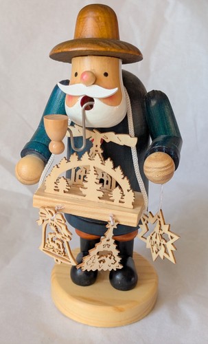 Expertic Man Christmas Market Vendor Smoking Man / Rauchermann ...