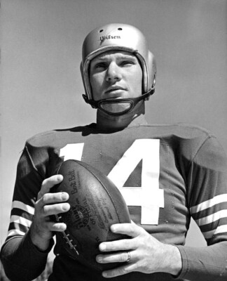 HALL OF FAME QUARTERBACK Y.A. TITTLE IN HIS PRIME GIANTS GREAT 8X10 ...