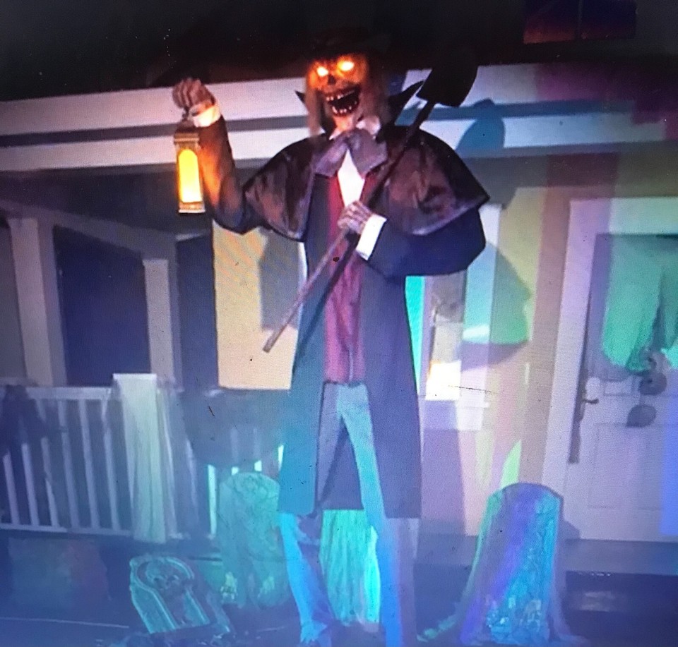 Halloween 8.5-foot Animated Lifesize Graveyard Host Reaper Prop Haunted ...