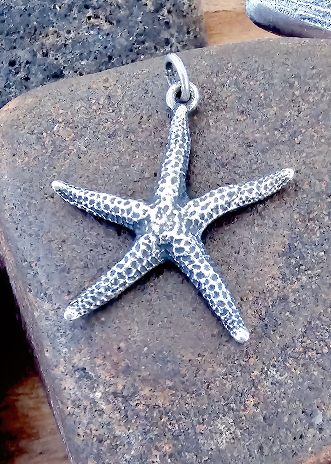 Retired James Avery Starfish Pendant Sterling Silver - Gem