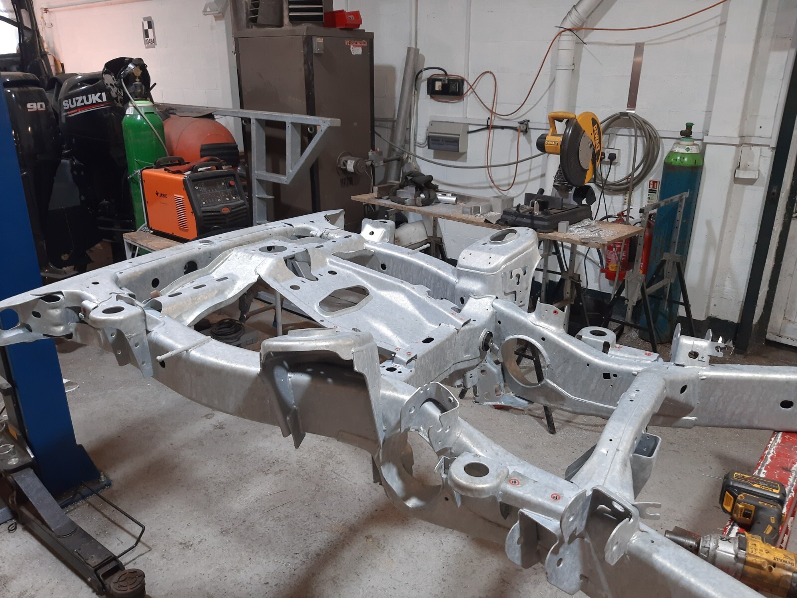 LAND ROVER DISCOVERY LR3/LR4 GALVANISED CHASSIS - GENUINE LAND ROVER ...