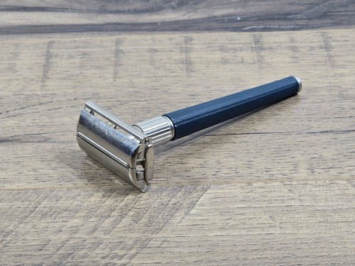 VINTAGE GILLETTE SLIM TWIST SAFETY RAZOR /R2 1971/TAPERED BLUE HANDLE ...
