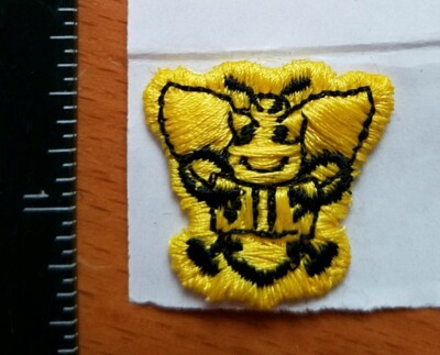 NEW GIRL SCOUTS BEE A READER BEE-SHAPED PATCH GSA BADGE | eBay