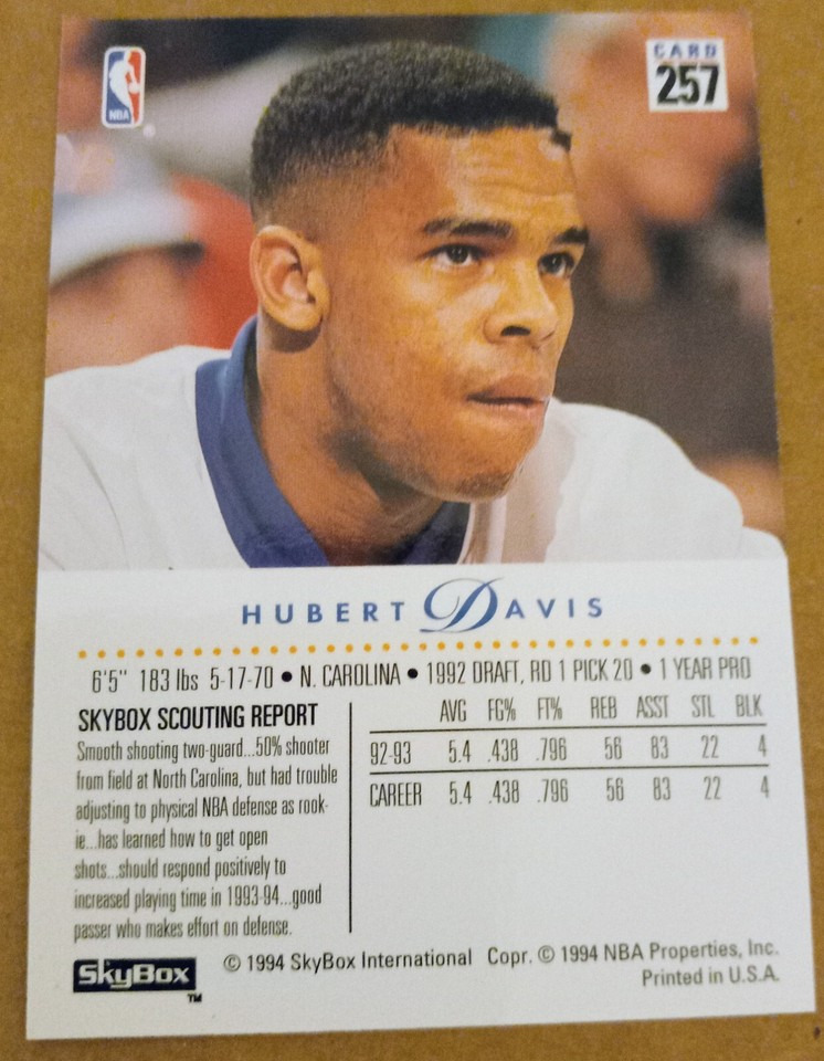 1993-94 Skybox Premium Hubert Davis Basketball Card #257. NEW YORK ...