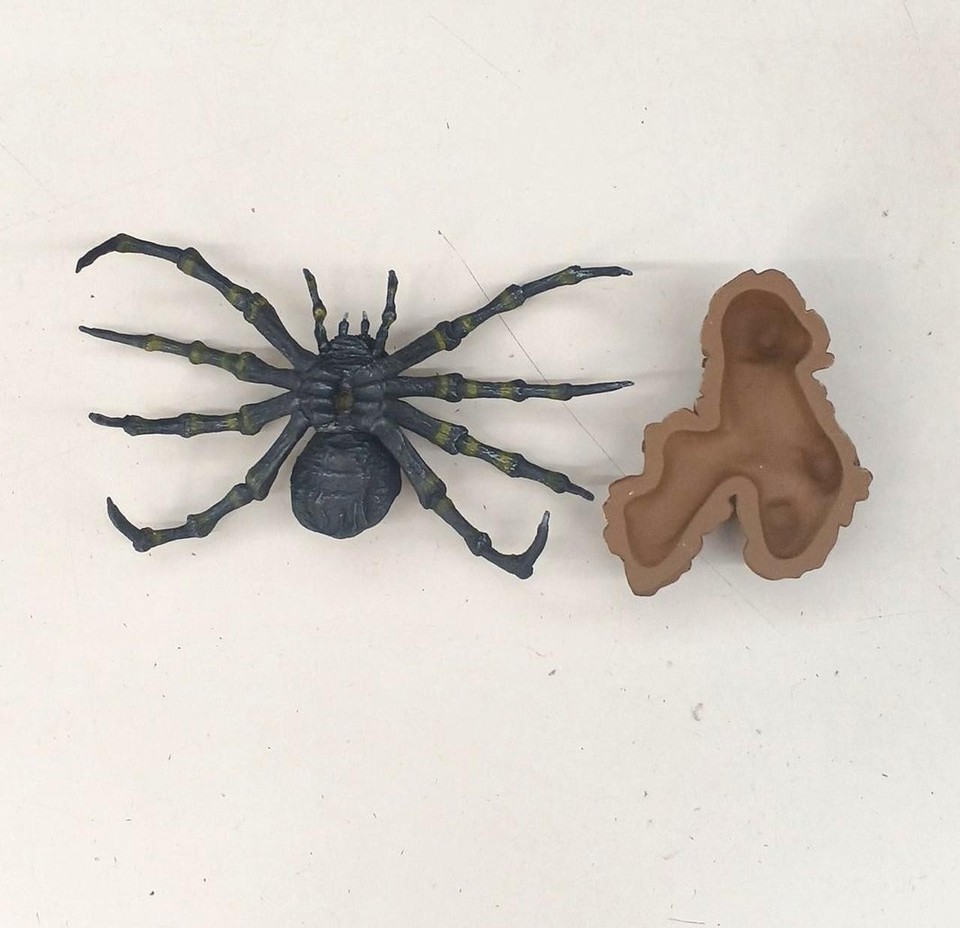 Iwakura Godzilla Special Effects Encyclopedia Figure Series Kumonga | eBay