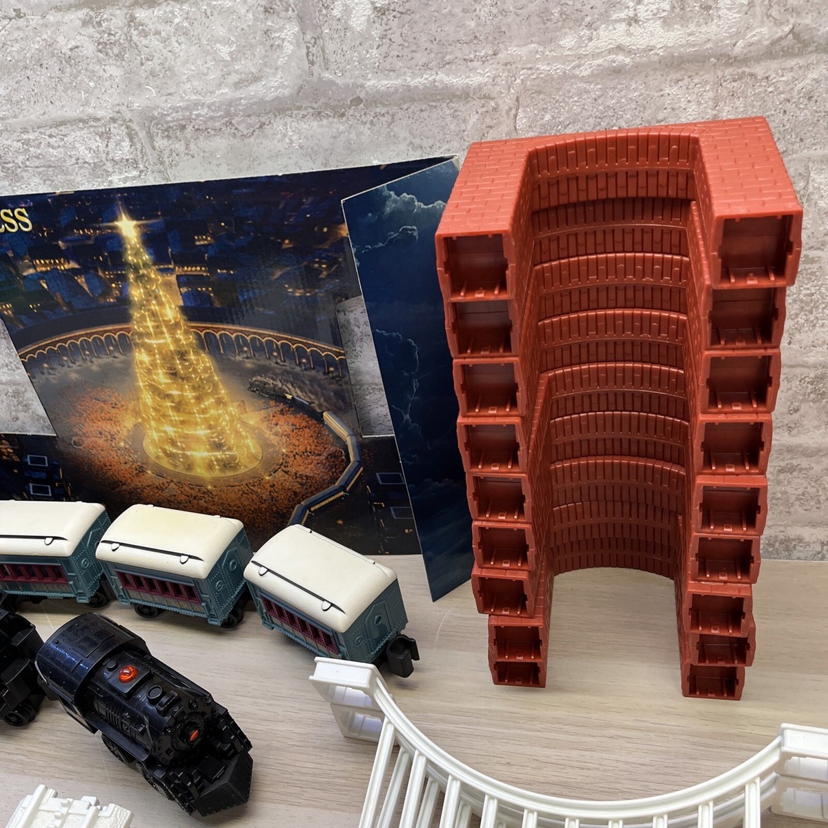 How Big Is Lionel Little Lines Polar Express Train Set