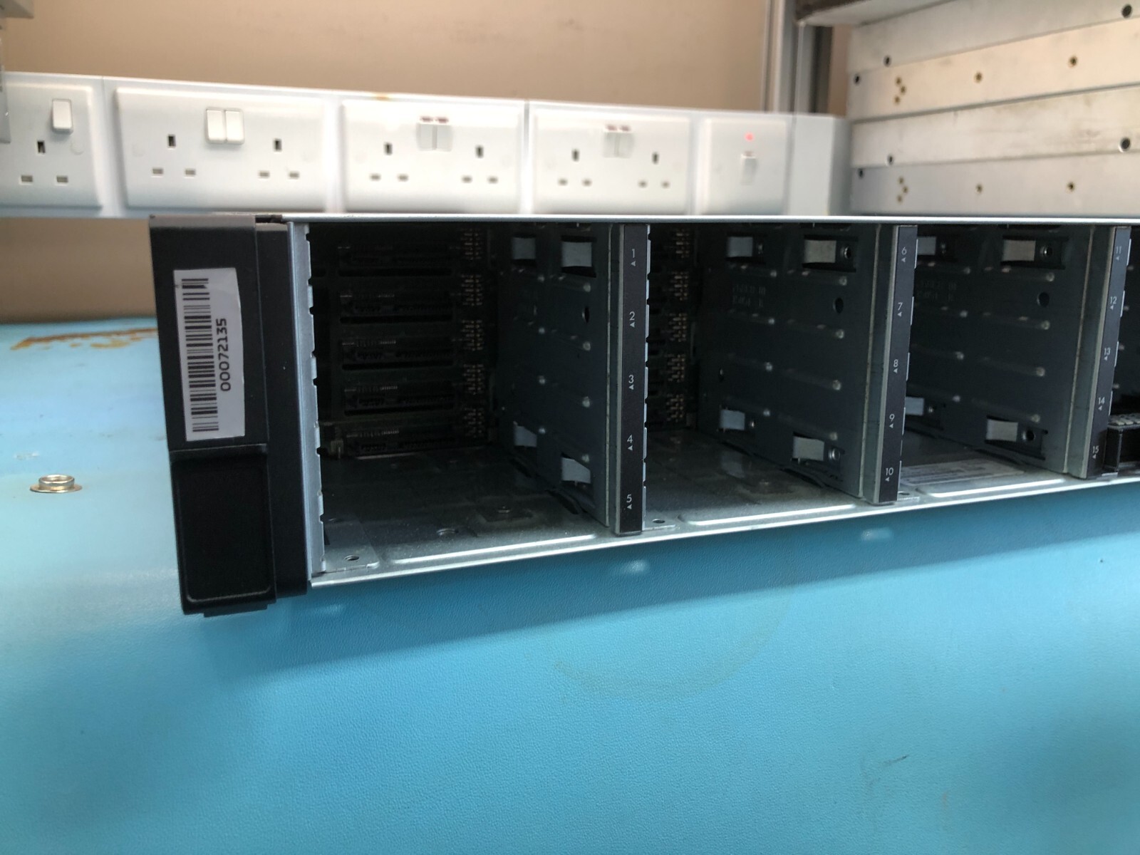 CHEAP HPE D3710 12G SAS 2U Rackmount 25 Bay Storage Enclosure Q1J1A RRP ...