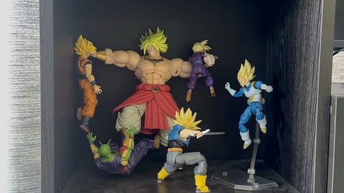 SH Figuarts Dragon Ball Z Kong Studio / Beast Deities Broly 3.0 Fenrir ...