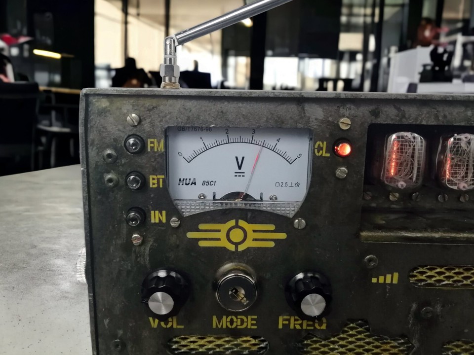 Nixie tube clock radio with Bluetooth, AUX, FM radio, Alarm, in ...