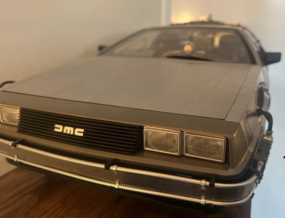 HOT TOYS Back to the Future DeLorean 1/6 Scale BTTF Original Sideshow ...