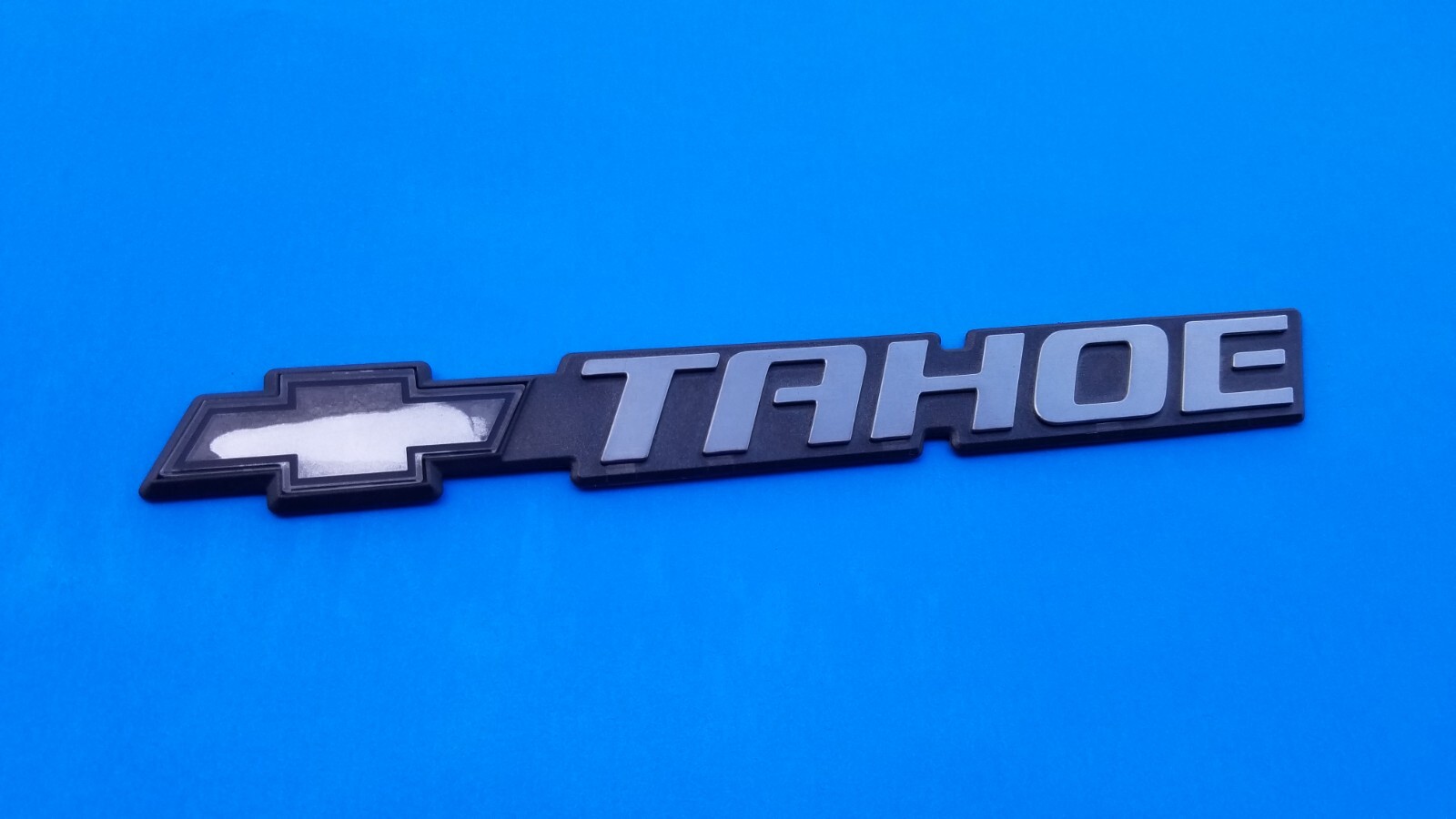 00-06 CHEVROLET TAHOE SIDE/ REAR GATE EMBLEM BADGE SYMBOL LOGO SIGN ...