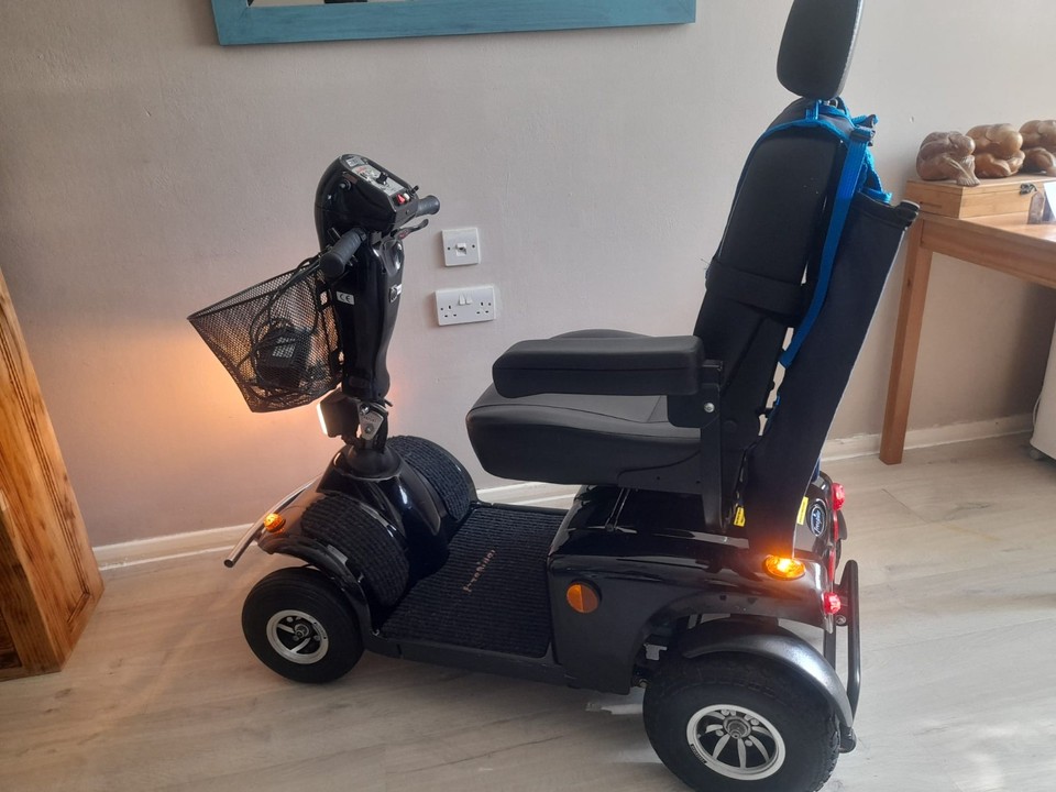 Freerider Mayfair 4 - Class 3. Pavement and Road legal. 8mph Mobility ...