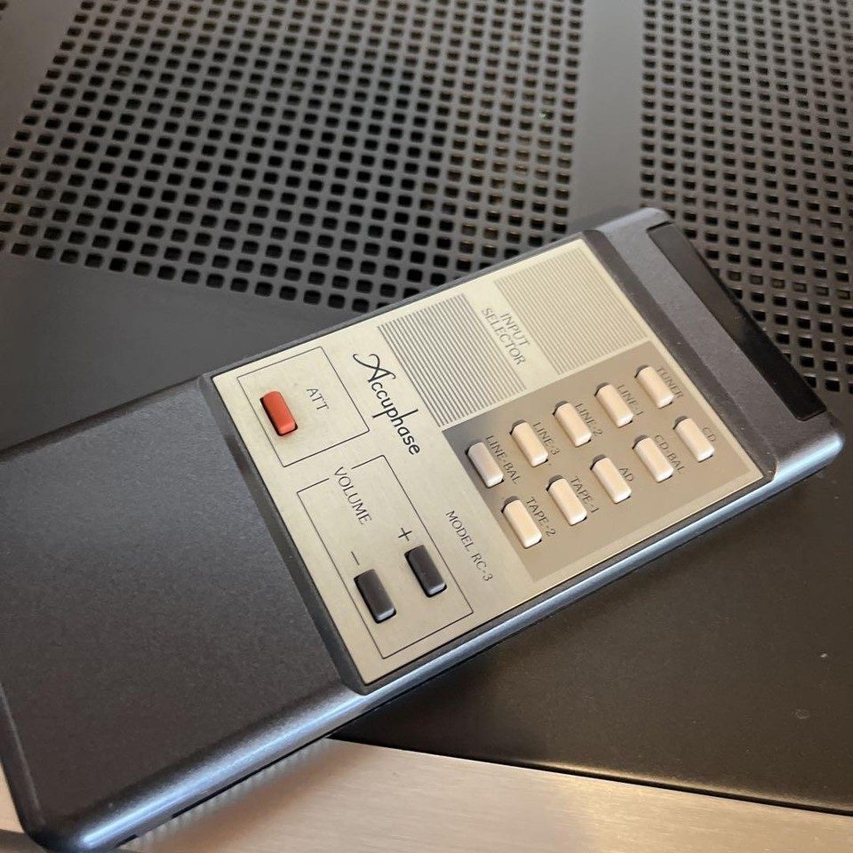 Accuphase E‑405 Integrated Stereo Amplifier with Remote & Manual Silver ...