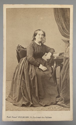Cdv Femme Assise Élégante Collier Médaillon Coiffe, Par Mulnier à Paris ...