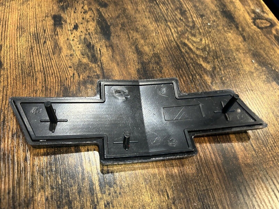 Front Bowtie Grille Emblem Smooth Blk For 03-07 Chevy Silverado 1500 ...