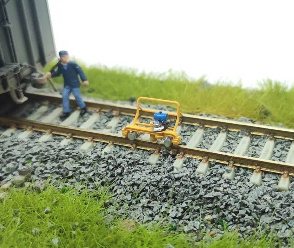 HO Scale Diorama Train Railroad Track Overhaul Maintenance Equipment ...