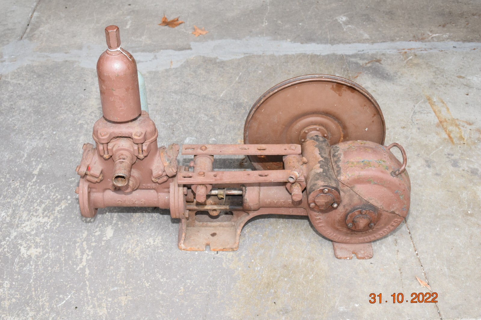 Vintage Cast Iron F E Myers Water Bulldozer Well Pump. Flywheel Turns ...