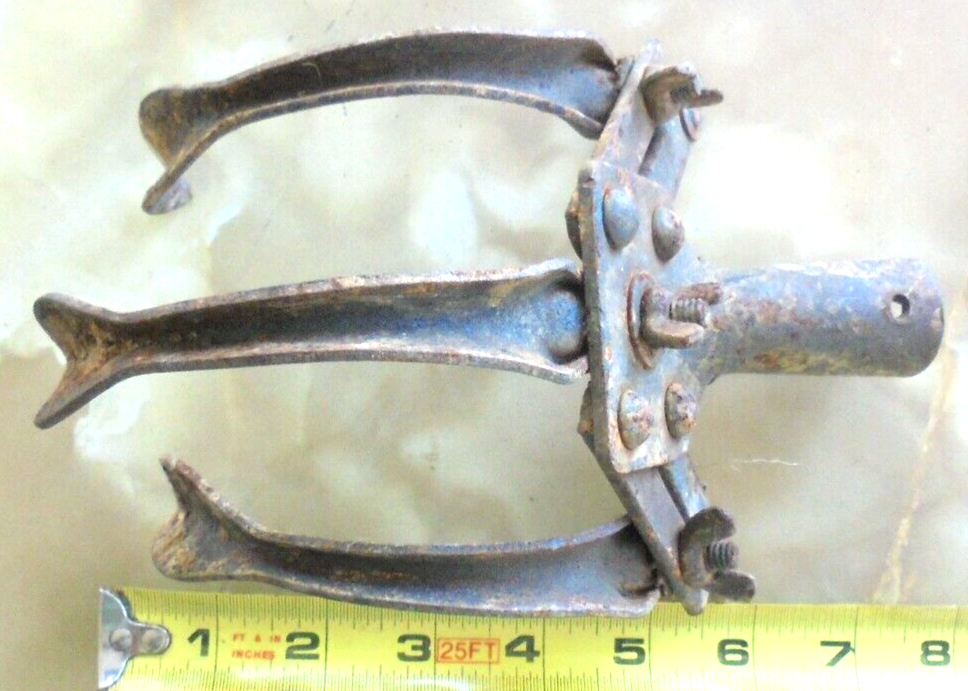 Vintage Garden Hand 3 TINE Rake ADJUSTABLE Metal Claw Tool Primitive ...