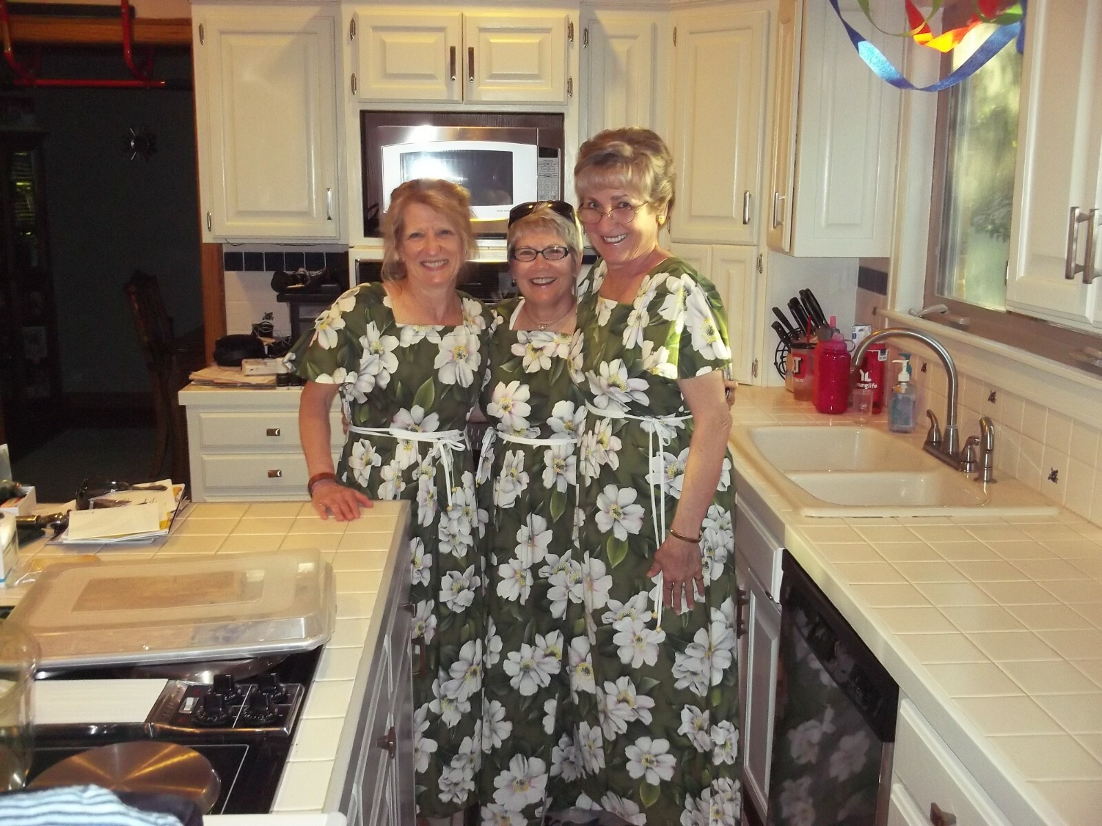 Five matching Hawaiian muu muus and matching men’s sh… - Gem