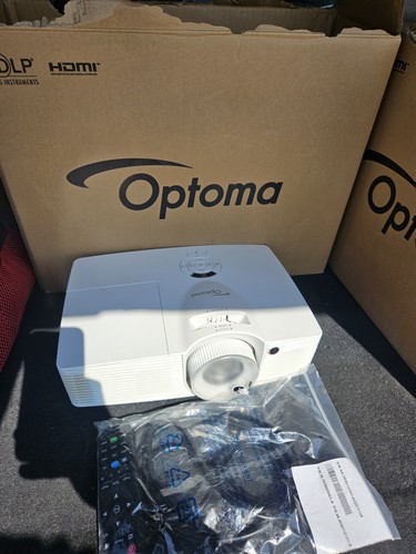 2x Optoma Zh461 Laser projectors with 1 remote - 5000 Lumens Full HD ...