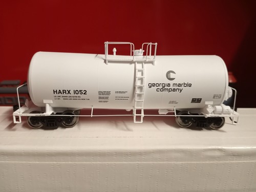 Walthers HO Scale UTLX 16,000 Gallon Funnel Flow Tank Car Georgia ...
