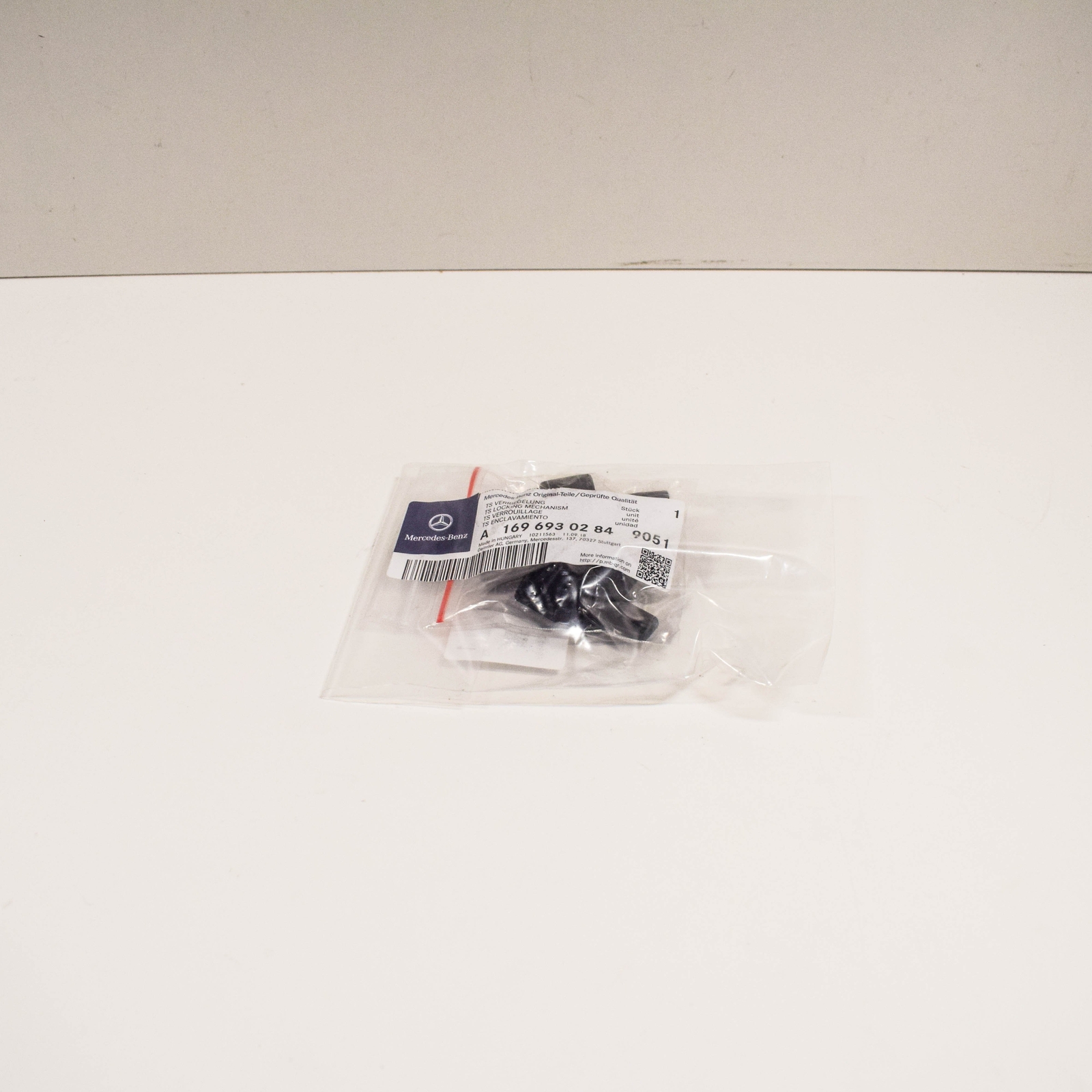 Mercedes-Benz A W169 Parcel Shelf Plastic Clips 2pcs A16969302849051 ...