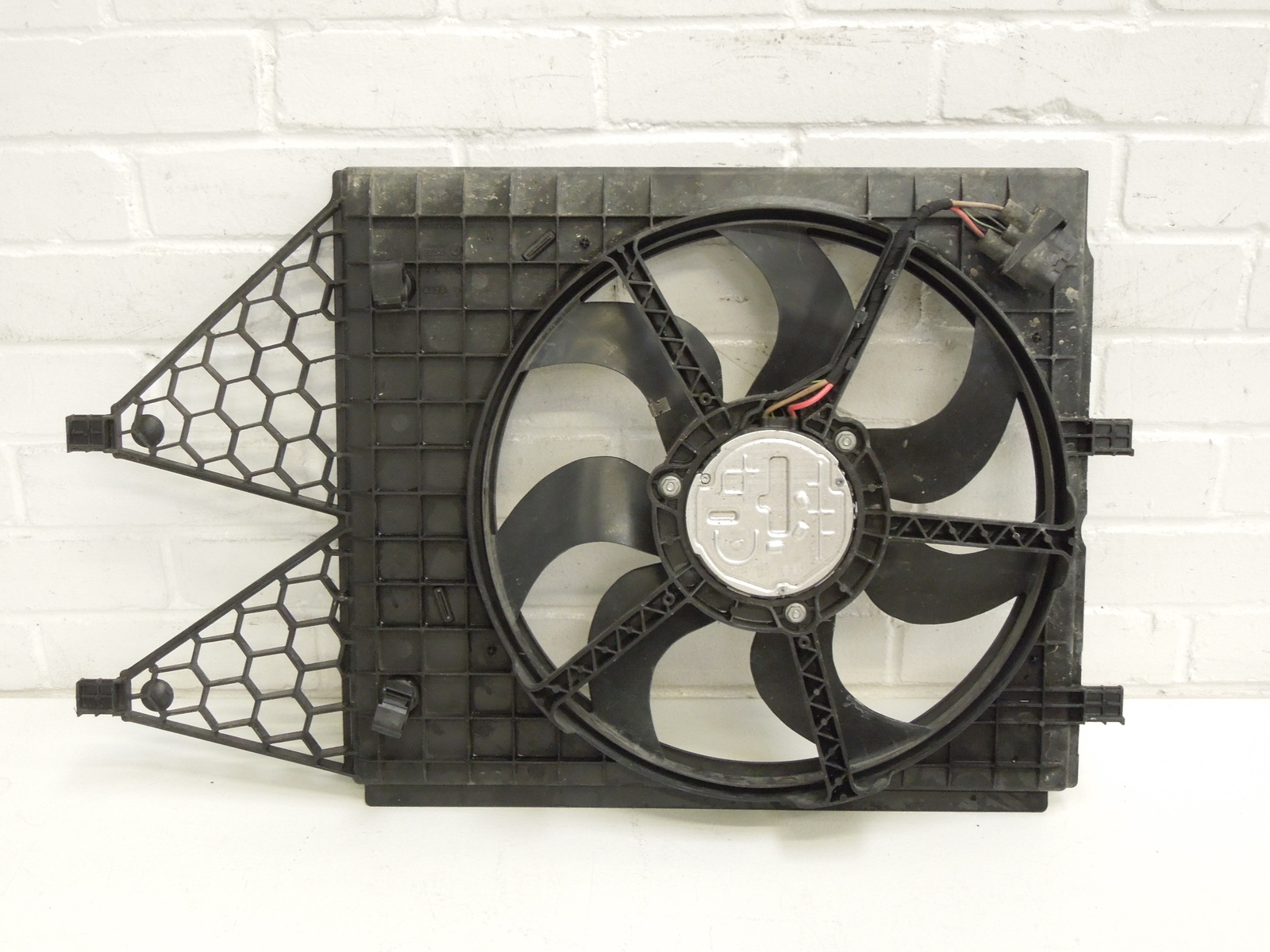 Seat Ibiza 6J Electric Cooling Fan Housing Support Bracket with Fan ...