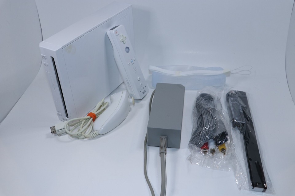 NINTENDO WII RVL-001 101 CONSOLE BLACK WHITE GREAT WORKING W/COSMETIC ...