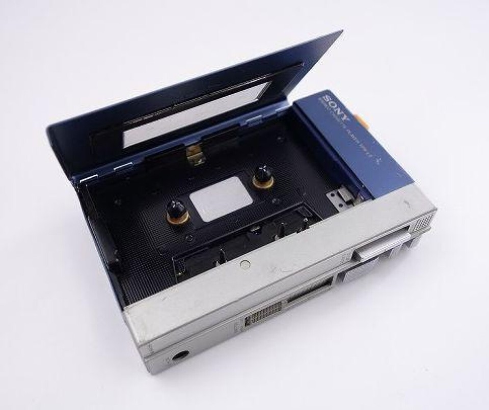 SONY Sony first generation WALKMAN Walkman TPS-L2 Good Condition ...