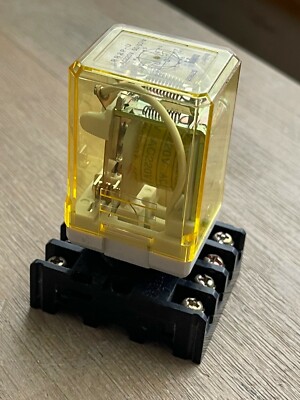 IDEC RR2P-U RELAY 220VAC 50/60HZ 8 PIN WITH RELAY SOCKET BASE ANLY ...