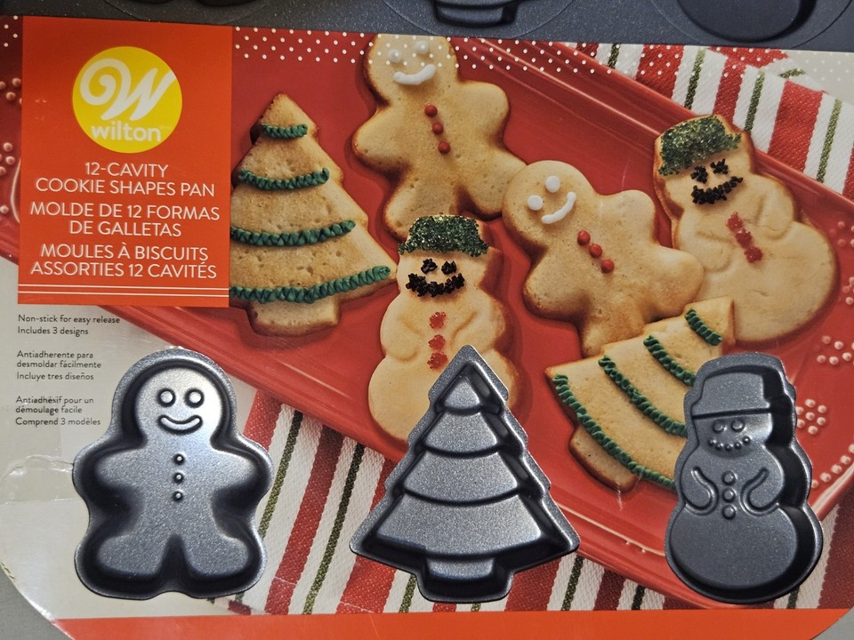 WILTON 12 Cavity CHRISTMAS Cookie SHAPES BAKING PAN GINGERBREAD MAN ...