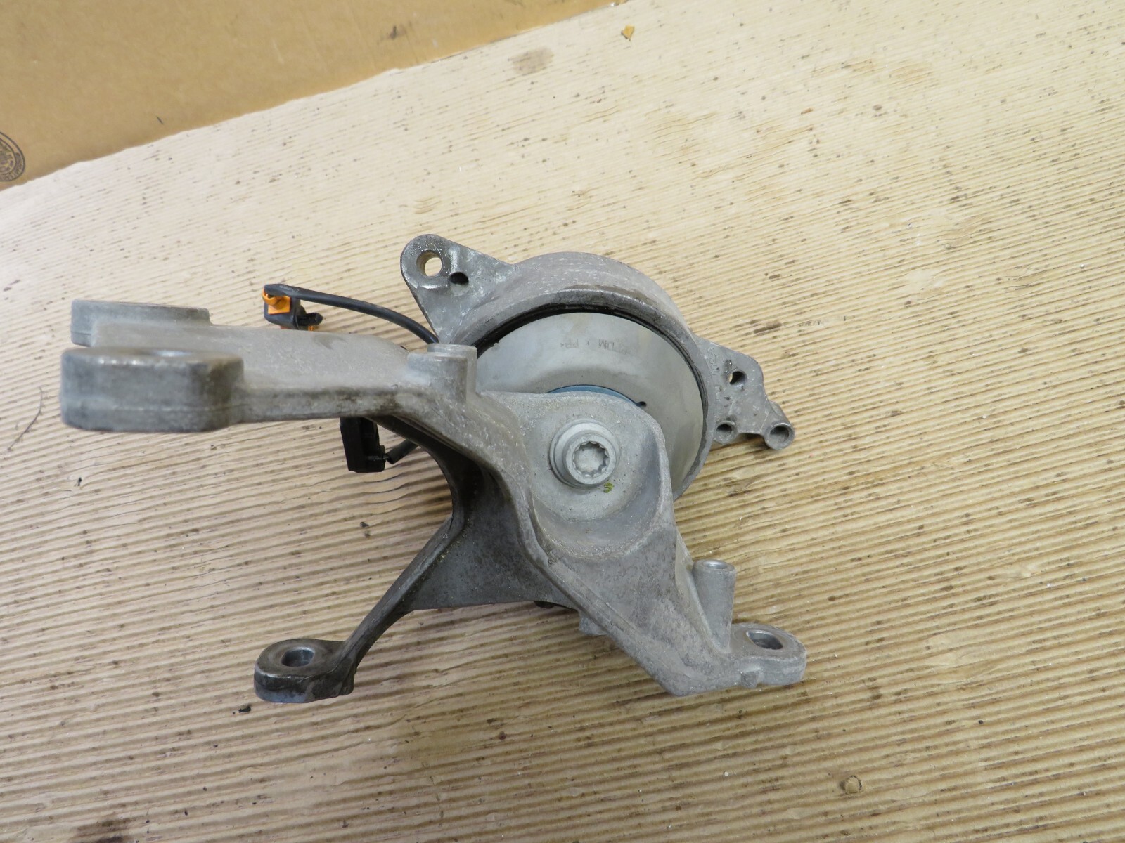 2011-2018 AUDI A8 S8 RIGHT SIDE TRANSMISSION MOUNT W/BRACKET ...