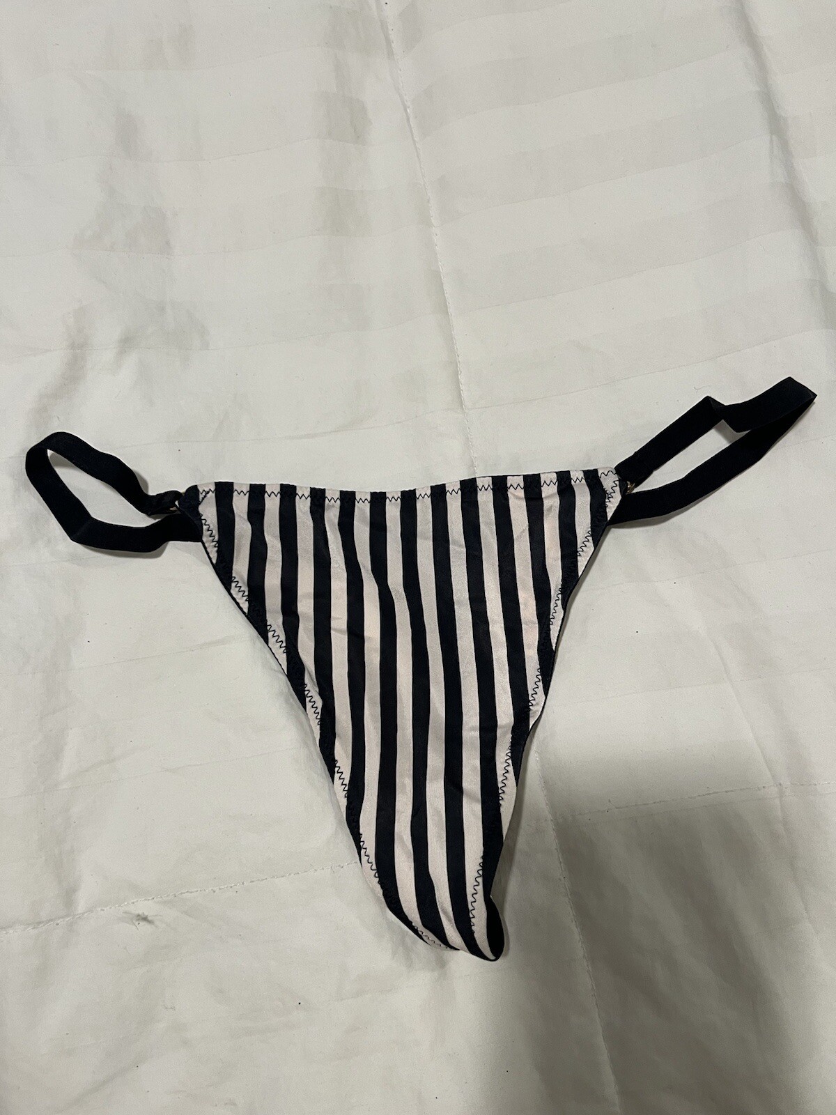 VTG VS string bikini Black & White one size NWT - Gem