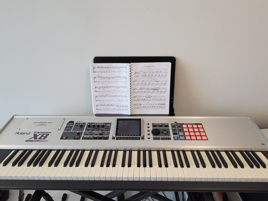 Teclado Roland X8 Roland Fantom X8 Fully Weighted 88 Key Workstation